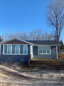 Charming 3-bedroom Cottage With Dazzling Sunset Views - Southwick Beach State Park, Henderson