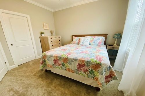 Beach Getaway: Stunning, Family-friendly W/ Pool. Walk To Shopping + Dining - Atlantic Beach, NC