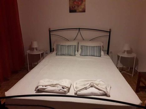 Dina House - Paxi