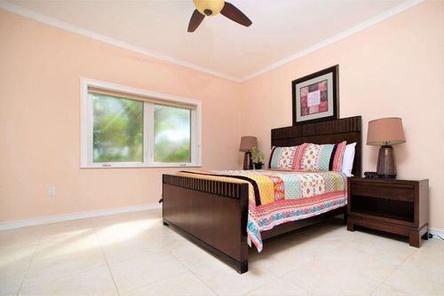 Luxury 3bd Beach Front, # 5 Yellow, Stunning Views - ケイマン諸島