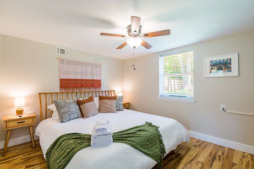 Carousel, Brandon: airbnb, hotels and vacation rentals
