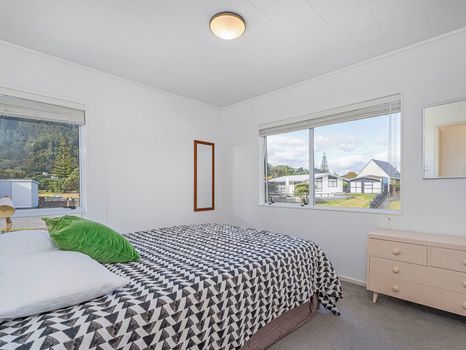 Retreat By The Beach - Pauanui Holiday Home - Tairua