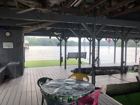 Chuck Swan State Forest, Sharps Chapel: airbnb, hotels and vacation rentals