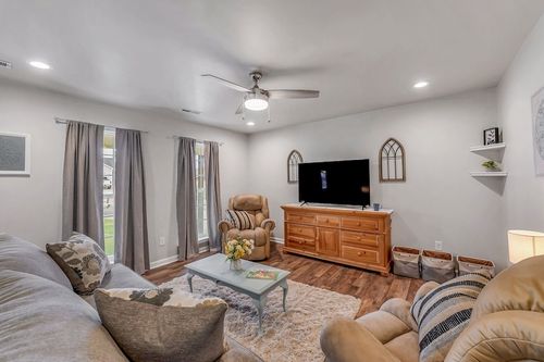 Location! Location!<br>minutes To All Shopping And Your Favorites Restaurant! - Alabama