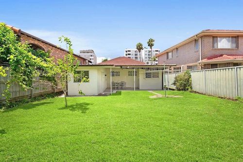 Sydney Burwood 4 Bed Next To Park, Westfield, Train - Sydney