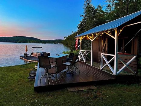 Lake Hortonia 3 Bedroom Cottage And Boat House 2 Min Walk To Lake. - Castleton, VT