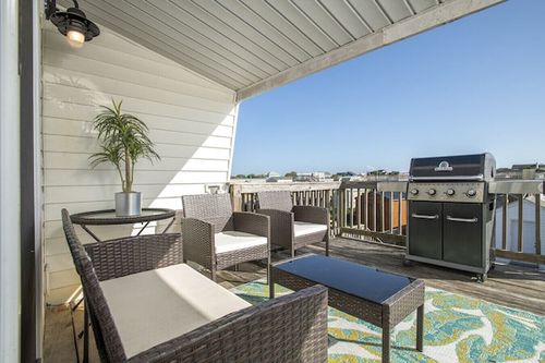 Two Bedroom Townhome Steps From The Beach! - Atlantic Beach, NC