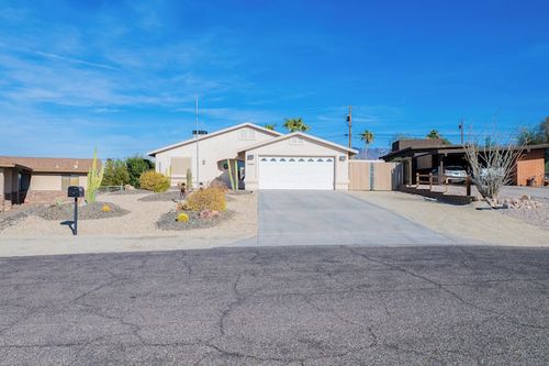 Large Oasis Backyard With Hot Tub, Misters & Built In Bbq Grill. 3b2b Southside - Lake Havasu City, AZ