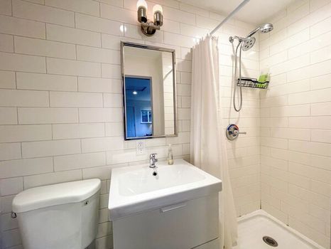 Modern Private Guest House In Seattle - Bothell, WA
