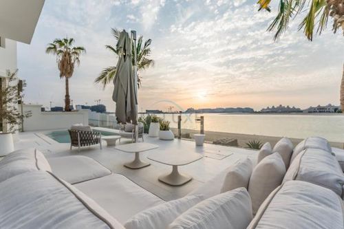 Beachfront Villa With Private Gym, Pool, Jacuzzi & Workspace, Palm Villa, Palm Jumeirah By Deluxe Holiday Homes - Dubai Marina