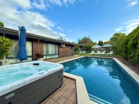 Luxury Family Poolside Villa Brighton Beach - Bayside City