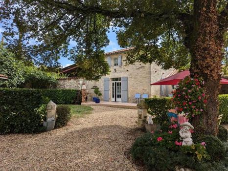 Gîte Cosy Avec 3 Chambres, Cour Privée, Baby-foot Et Internet, éQuipements Bébé Inclus, Animaux Permis - Fr-1-653-154 - Champniers