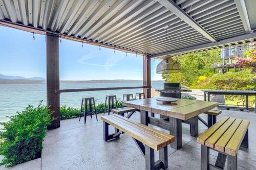 Bayfront Home With Private Beach In Poulsbo! - Poulsbo, WA