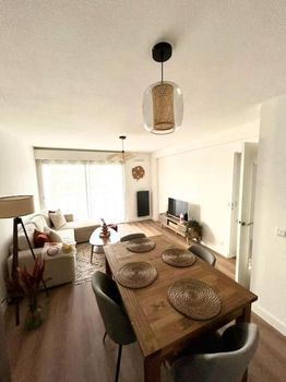 Resplendissant Yourhosthelper - Bayona, Francia
