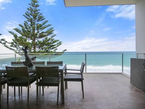Panoramic Ocean Penthouse - Dolphin View - The Entrance
