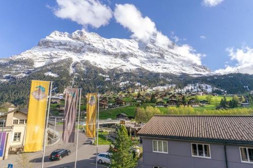 Eiger Lodge - Hostel - 