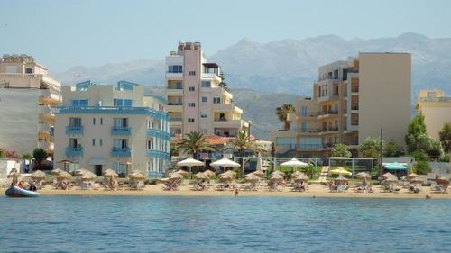Christina Beach - Hanía