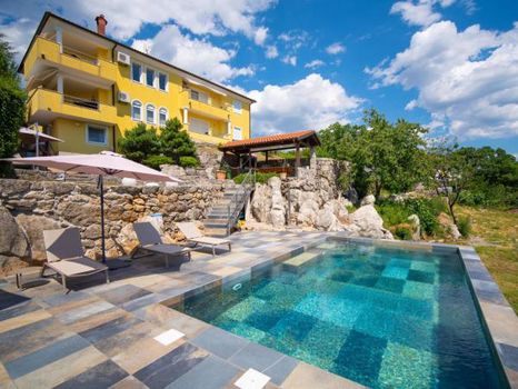 Nice Apartment For 4 Guests With Pool, A/c, Wifi, Tv, Terrace, Panoramic View And Parking - Rijeka
