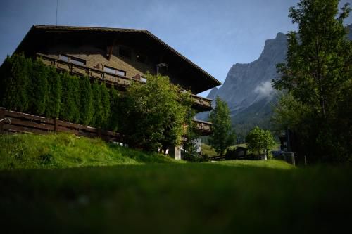 Sonnenburg Hotel - Garmisch-Partenkirchen