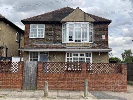 Luton Villas and Beach house | Best Price on cozycozy