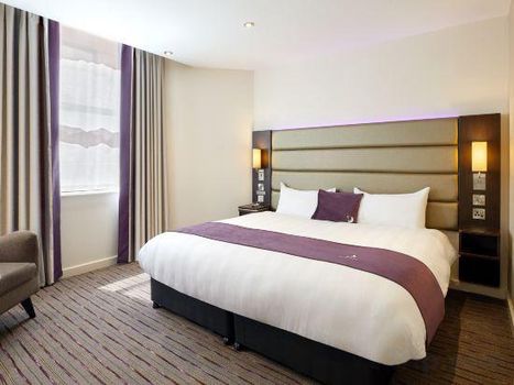 Compare all Hotels in Epsom | cozycozy