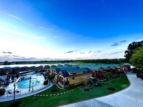 Lake Conroe, TX Cabins | Best prices on cozycozy