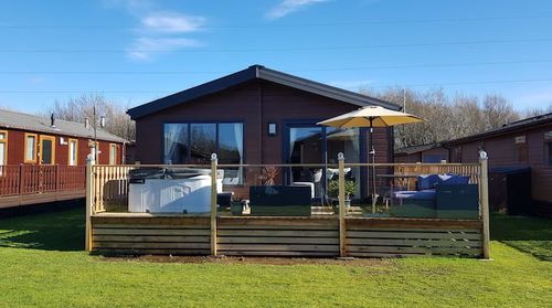 Carnforth Cabins at the Best Price | cozycozy