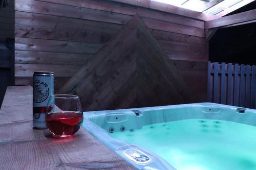 Tumbler Ridge Cabins | Best prices on cozycozy