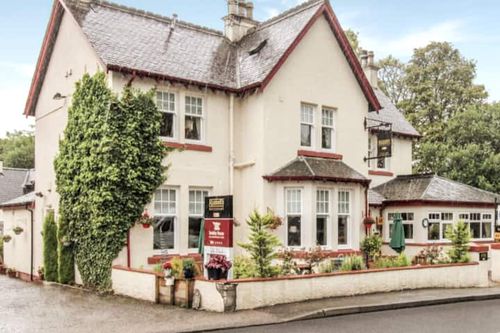 Spean Bridge Bed and Breakfasts at the Best Price | cozycozy