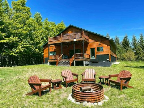 Torch Lake, MI Cabins | Best prices on cozycozy