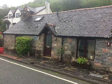 Glencoe Cottages at the Best Price | cozycozy