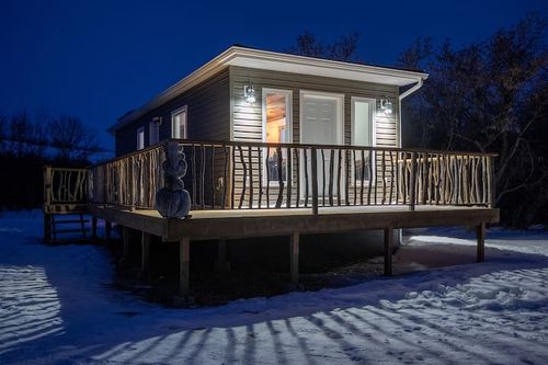 Swift Current Cabins | Best prices on cozycozy
