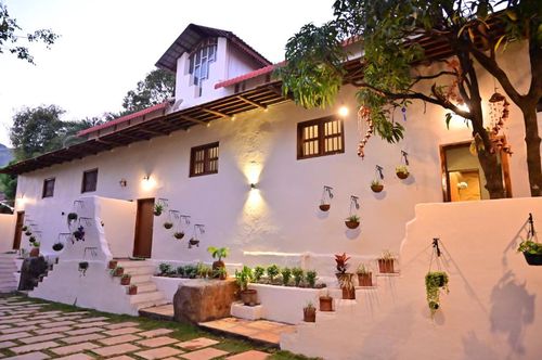 Panhala Resorts at the Best Price | cozycozy