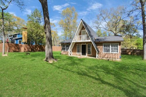 Lake Conroe, TX Cabins | Best prices on cozycozy