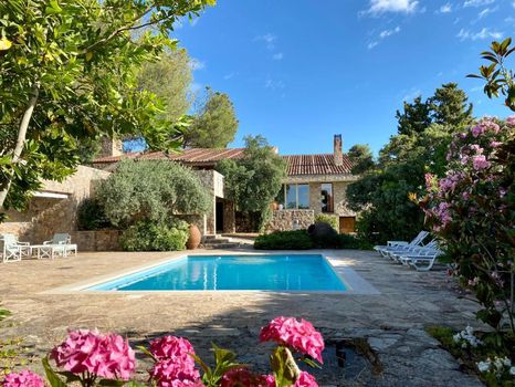 El Escorial Villas and Beach house | Best Price on cozycozy