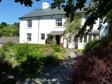 Bovey Tracey Places to Stay and Lodgings | cozycozy