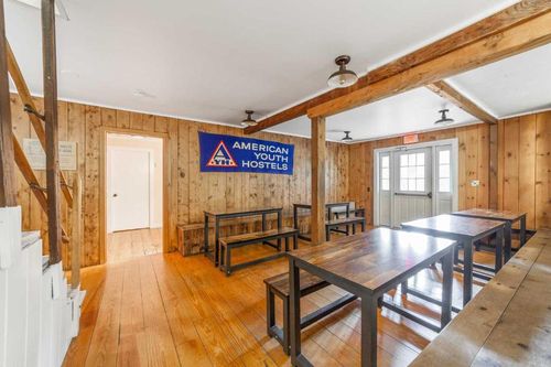 Massachusetts Hostels at the Best Price - COZYCOZY