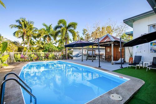 Airlie Beach Cabins at the Best Price | cozycozy