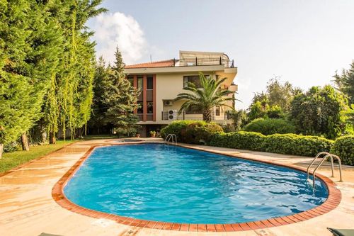 Villa in İstanbul at the Best Price | cozycozy